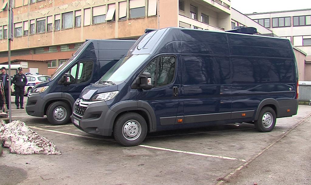 Dva "Schengen busa" stigla i u karlovačku policiju - Trend